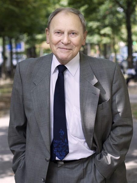 Gérard Férey | CNRS